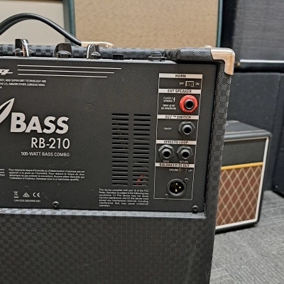 Gear Hunter | Ampeg Rocket Bass RB210